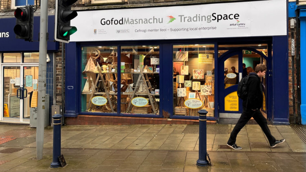 Crowds flock to new 'Trading Space' that could be template for empty ...